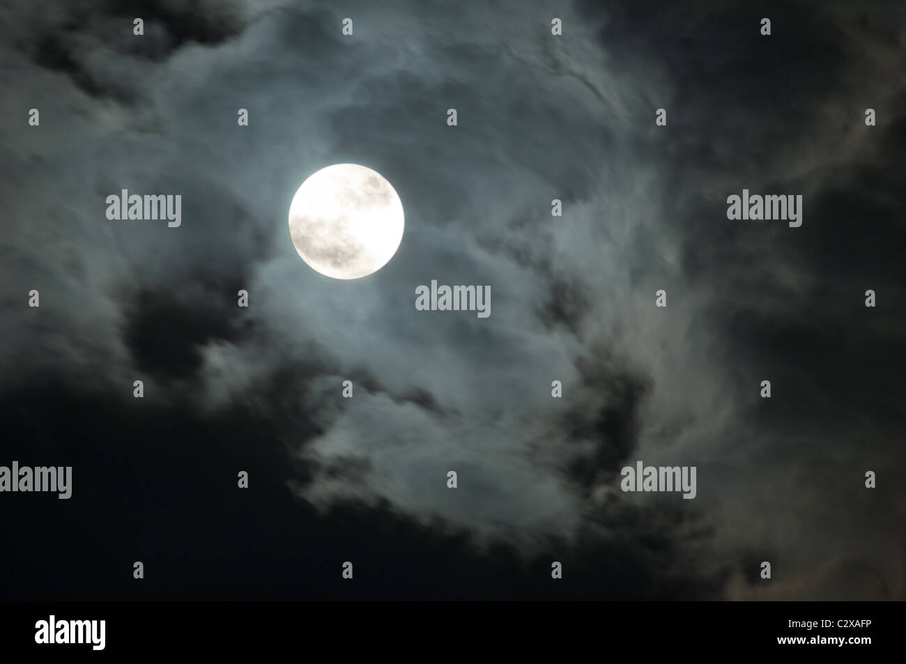 Fog moon hi-res stock photography and images - Alamy