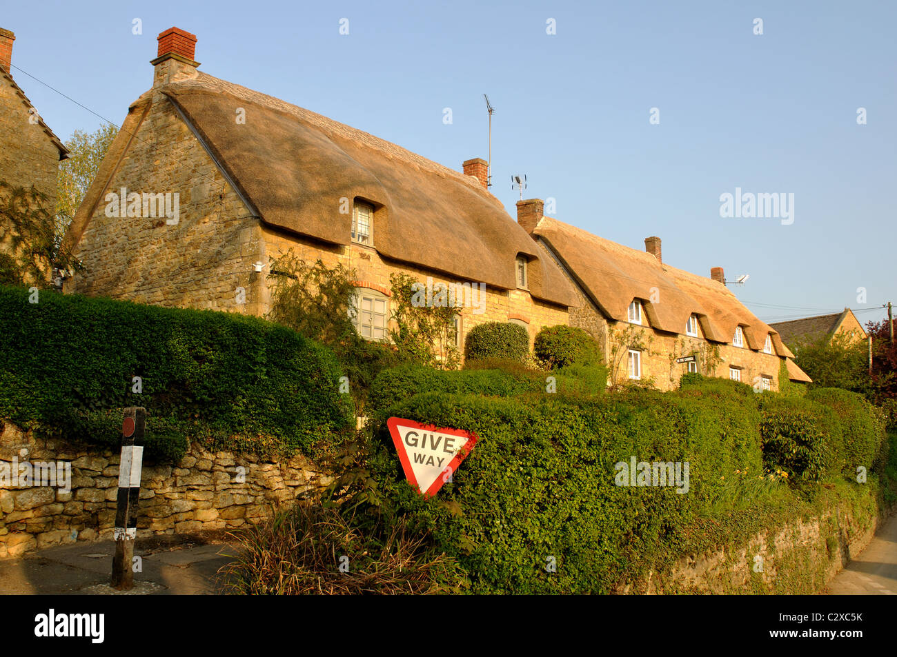 Thatched cottages in Ebrington village, Gloucestershire, England, UK ...