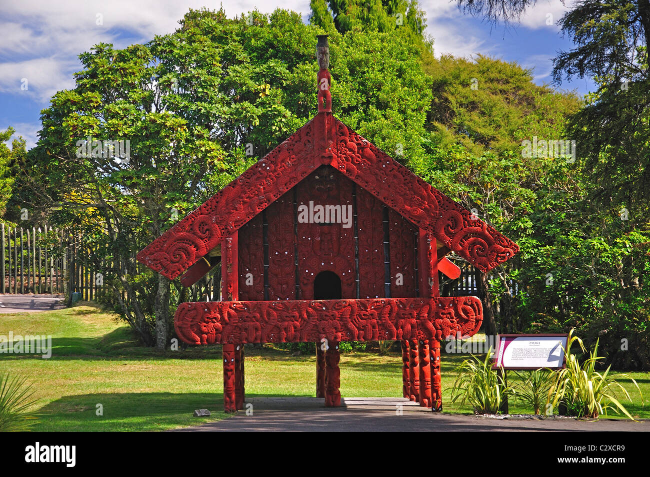 Maori storehouse, Rotowhio Marae, Te Puia, New Zealand Maori Arts and ...