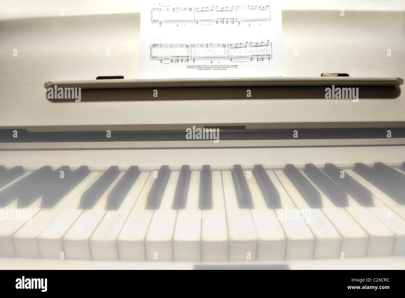 The white piano Stock Photo - Alamy