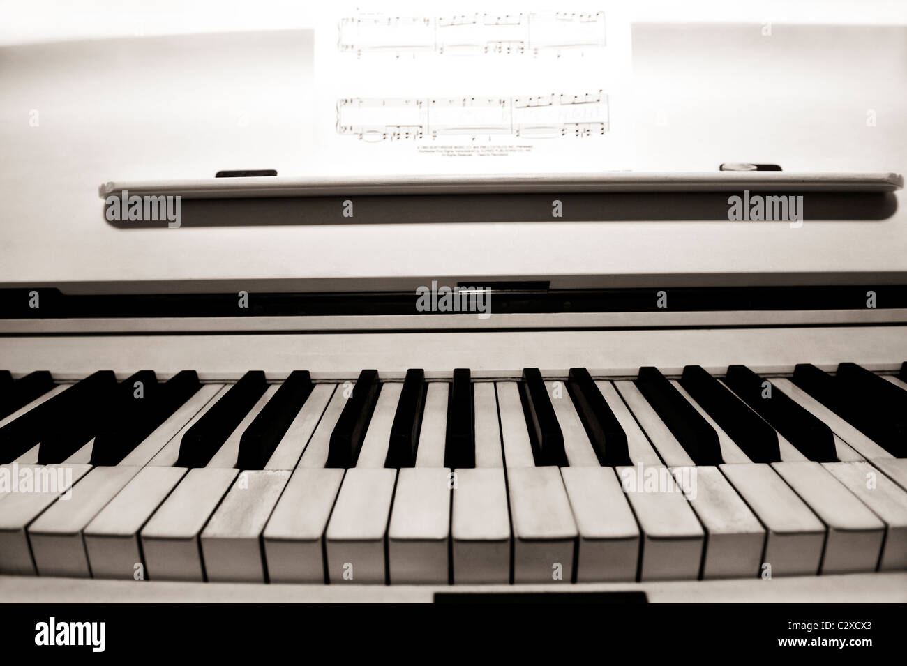 The white piano Stock Photo - Alamy