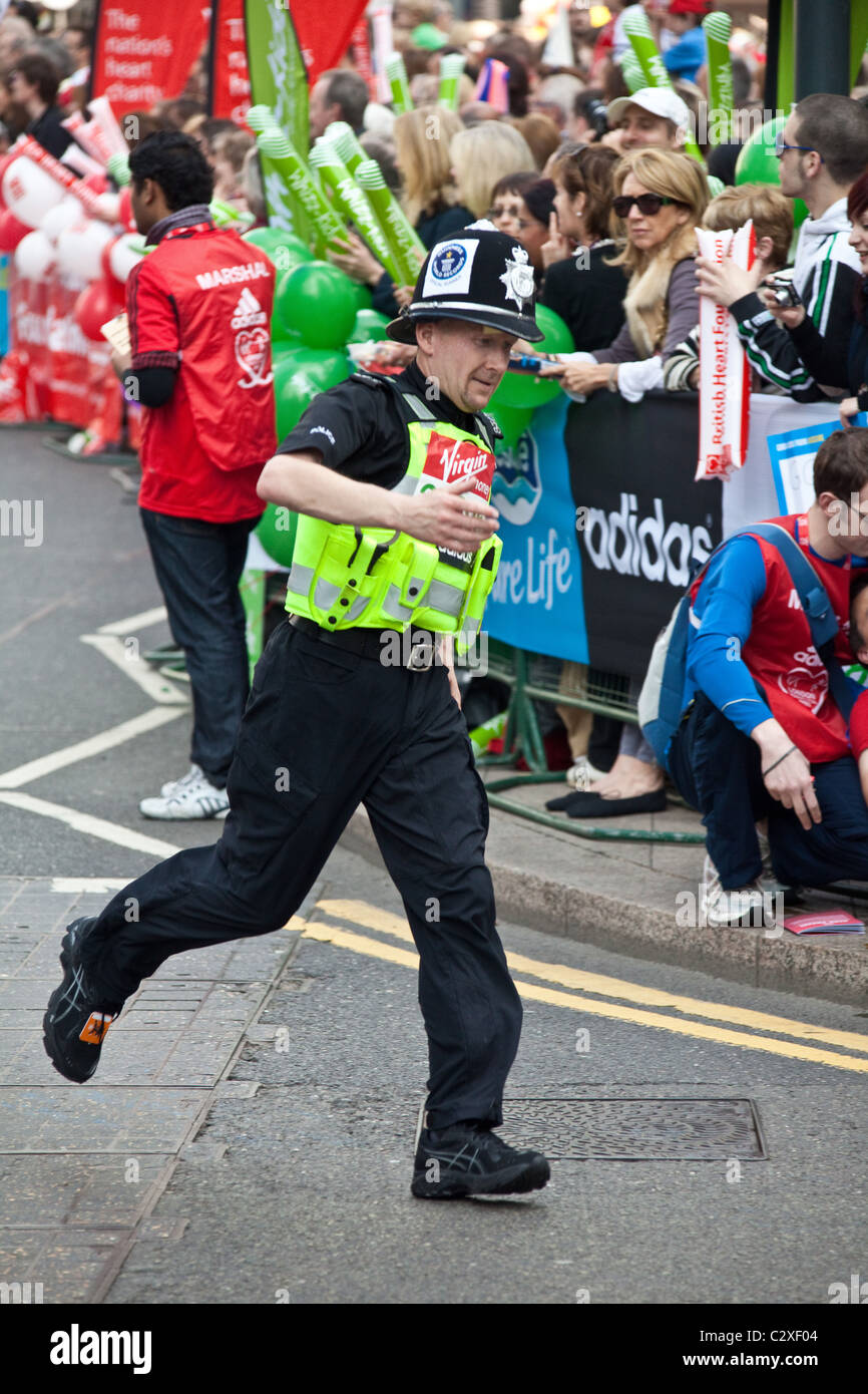Fancy dress charity runners at the London marathon 2011, Canary Wharf ...