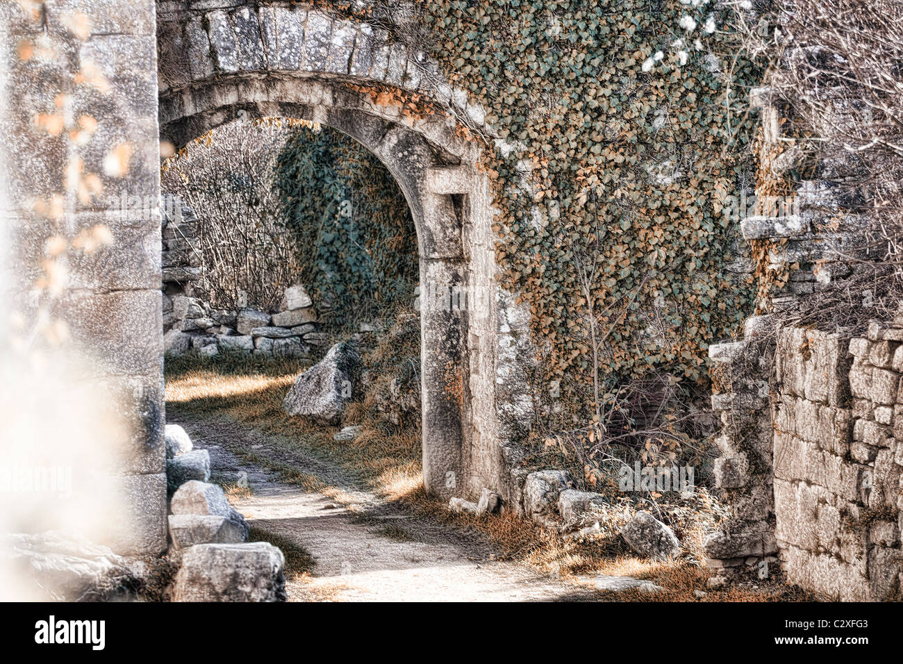 Medieval castle doors hi-res stock photography and images - Alamy
