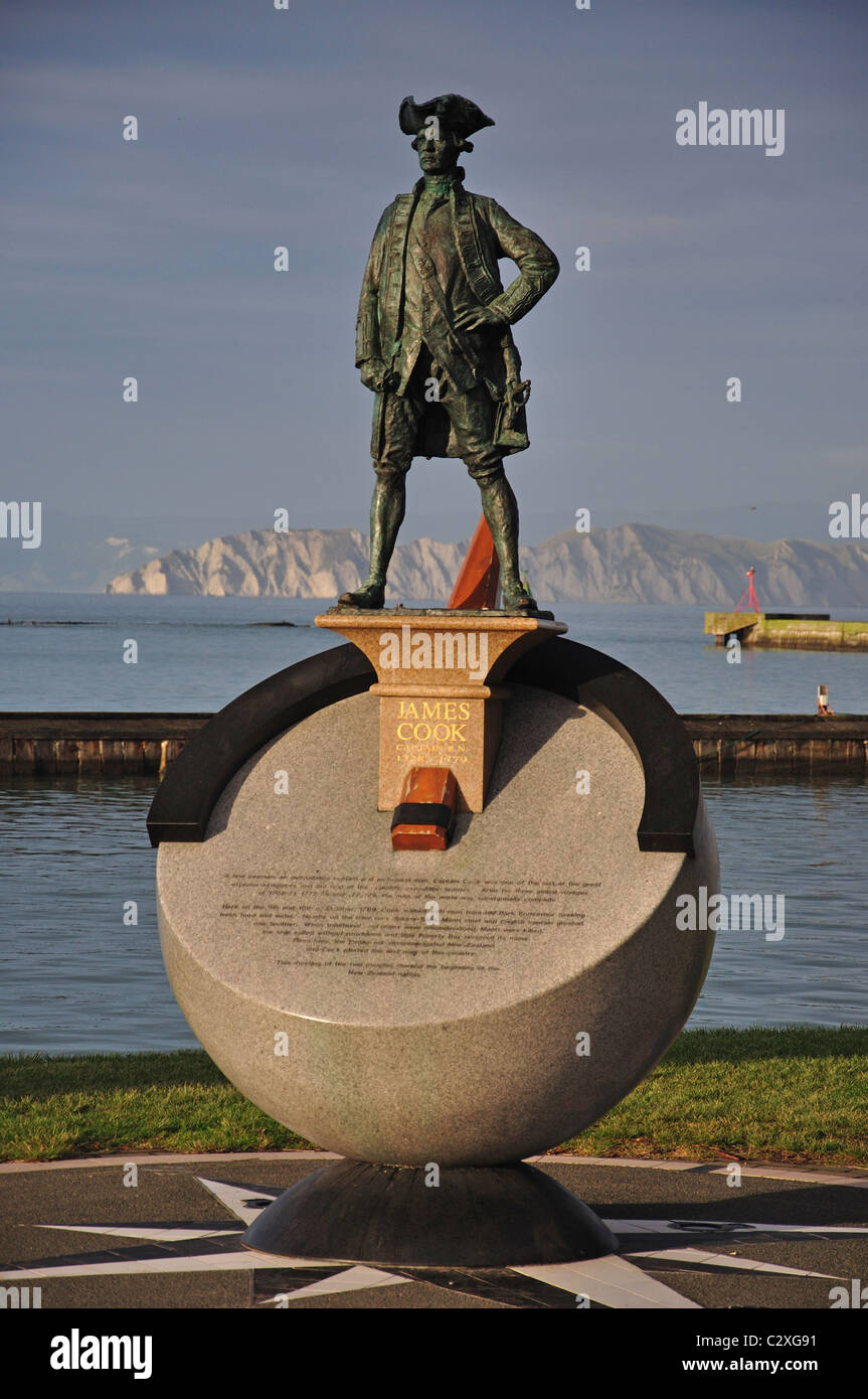 Captain Cook's landing site statue on waterfront, Gisborne, Gisborne ...