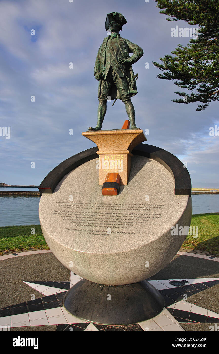 Captain Cook's landing site statue on waterfront, Gisborne, Gisborne ...