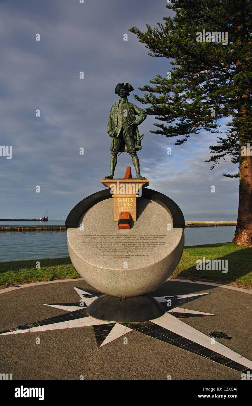 Captain Cook's landing site statue on waterfront, Gisborne, Gisborne ...