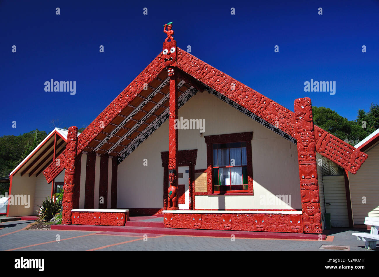 Wharenui meeting houses hi-res stock photography and images - Alamy