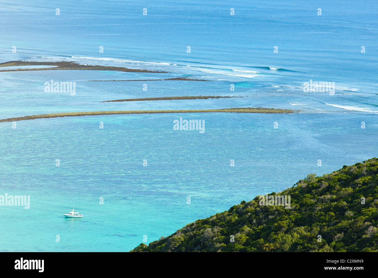 Low tide in the lagoon with the world's most southerly coral reef at ...