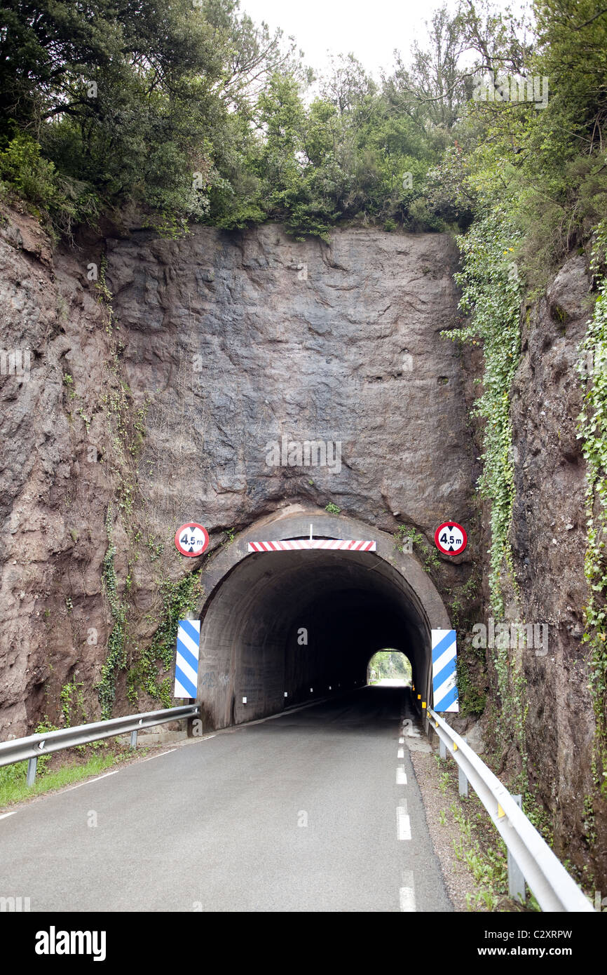 Road sign tunnel hi-res stock photography and images - Alamy