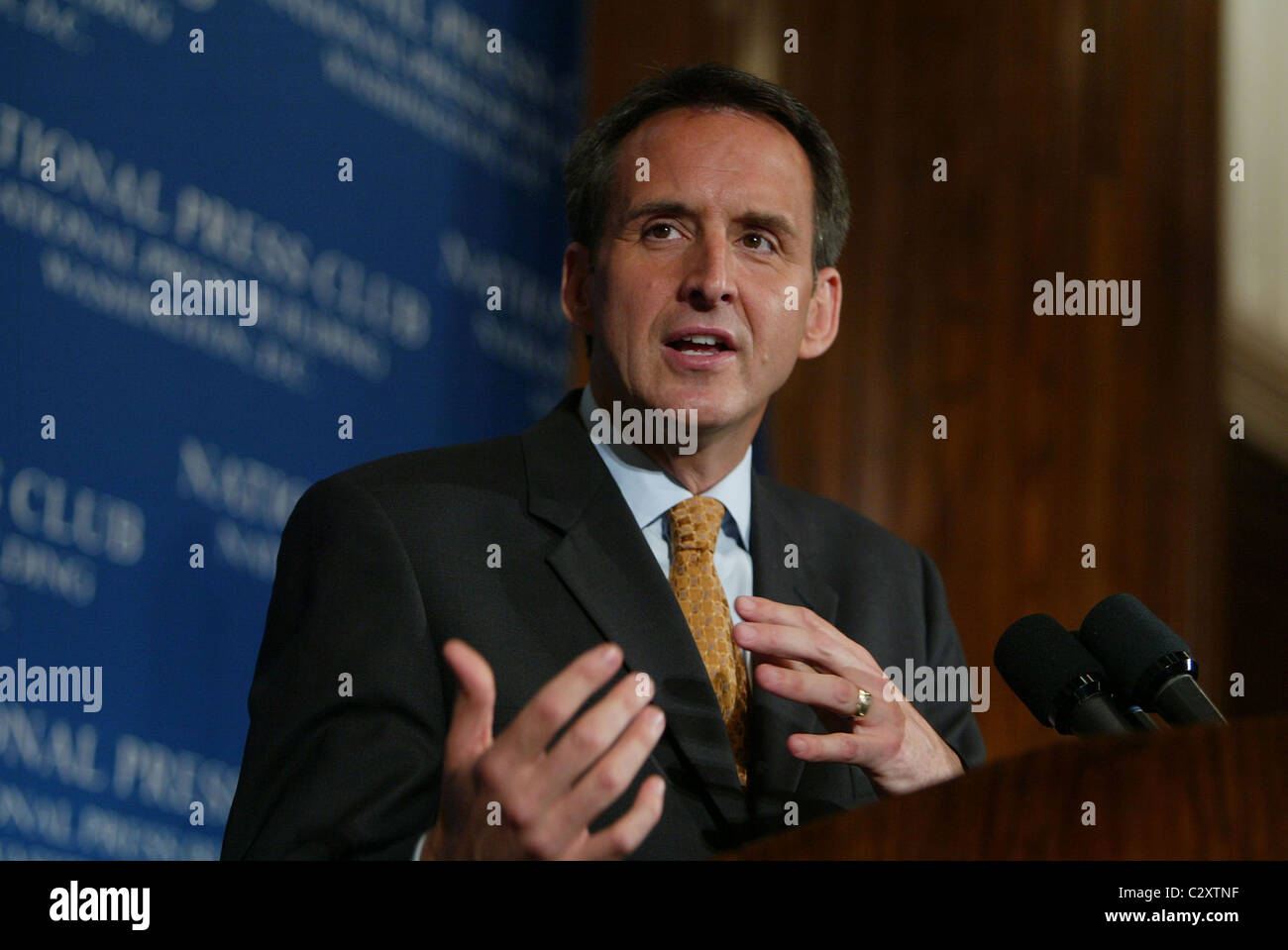 Minnesota Governor Tim Pawlenty addresses a luncheon of journalists at ...