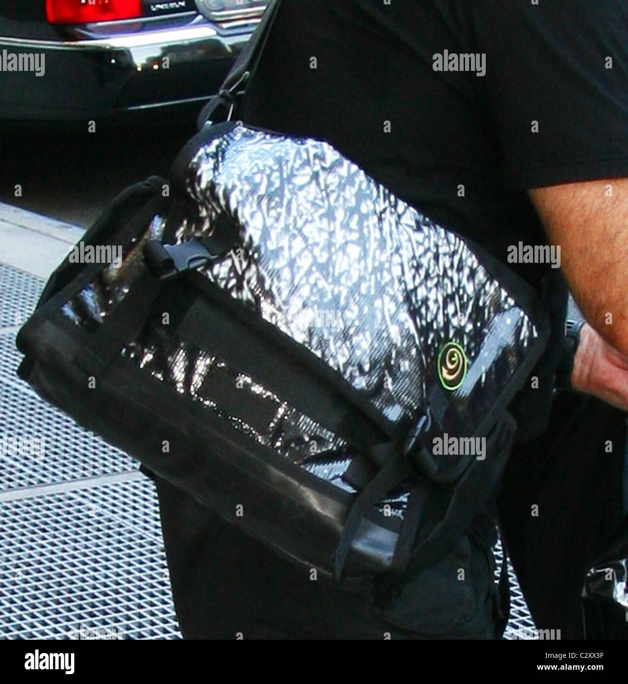Robin Williams outside his Manhattan hotel New York City, USA - 05.09. ...