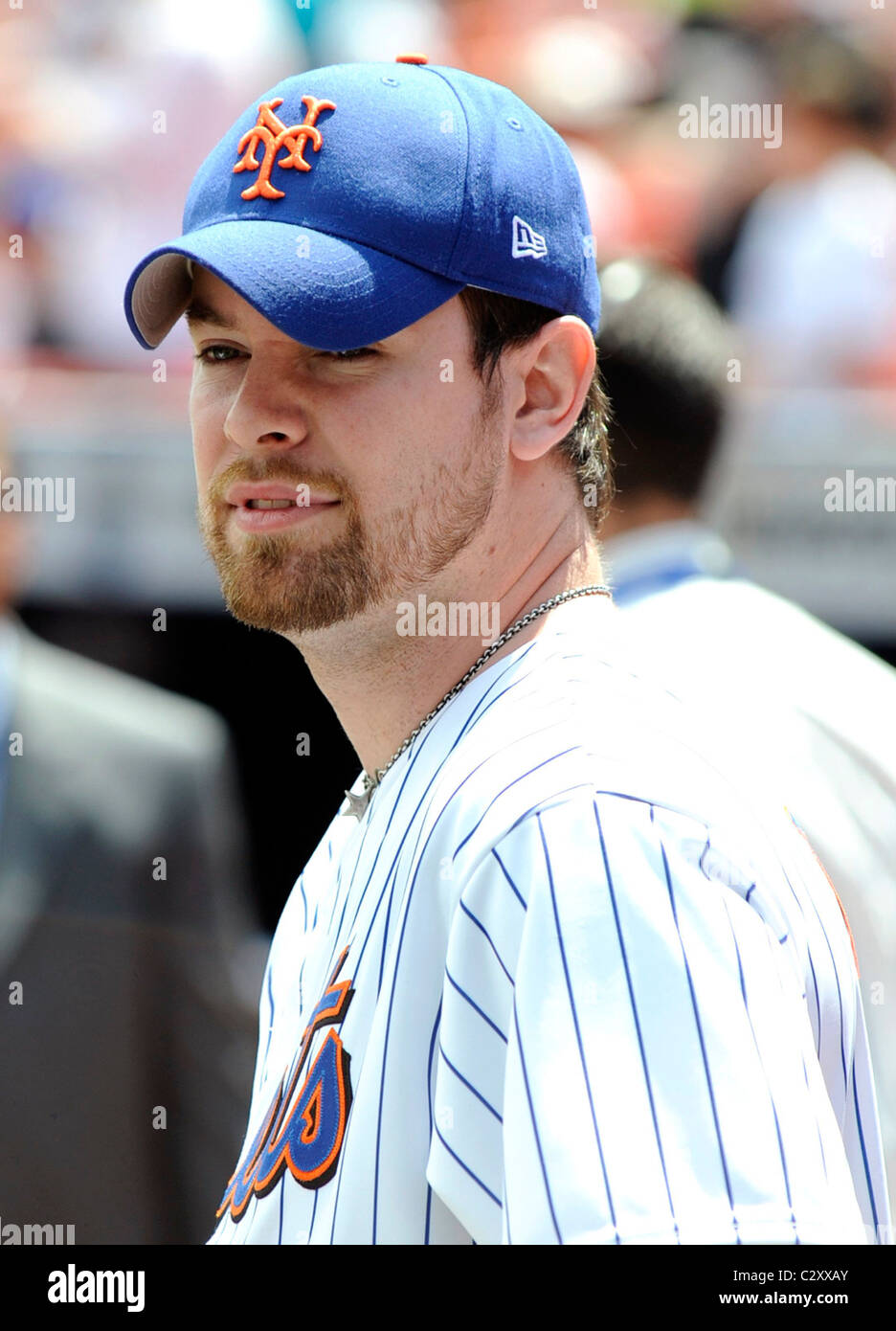 David Cook American Idol winner poses on the field before the Mets ...