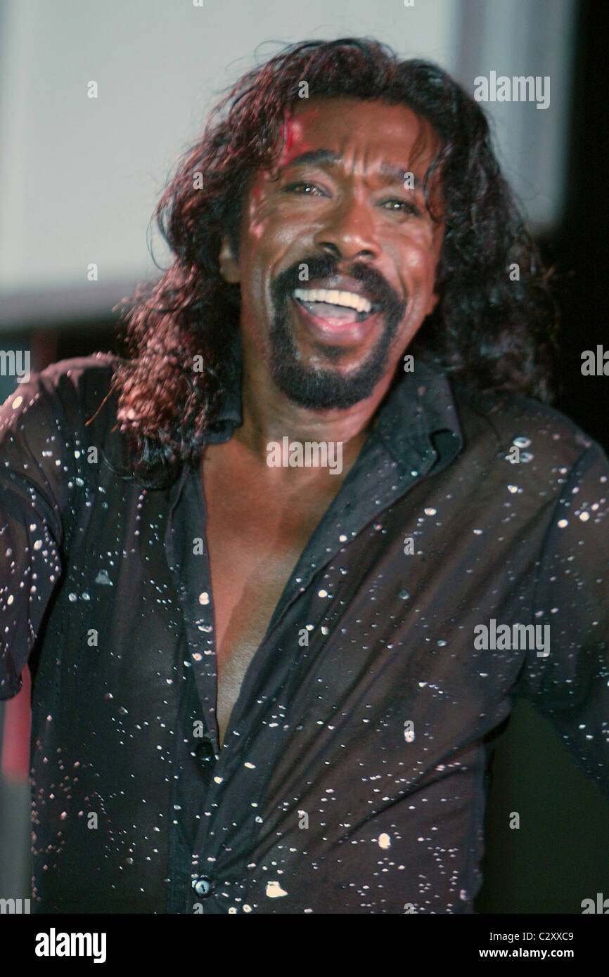 Nickolas ashford ashford simpson kicks hi-res stock photography and ...