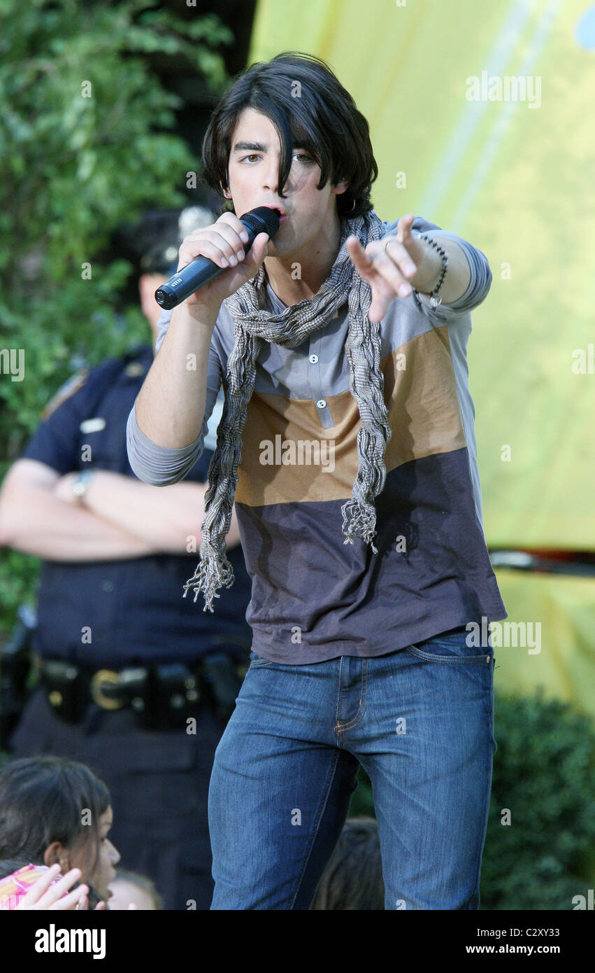 Joe Jonas The Jonas Brothers perform live for 'Good Morning America's ...
