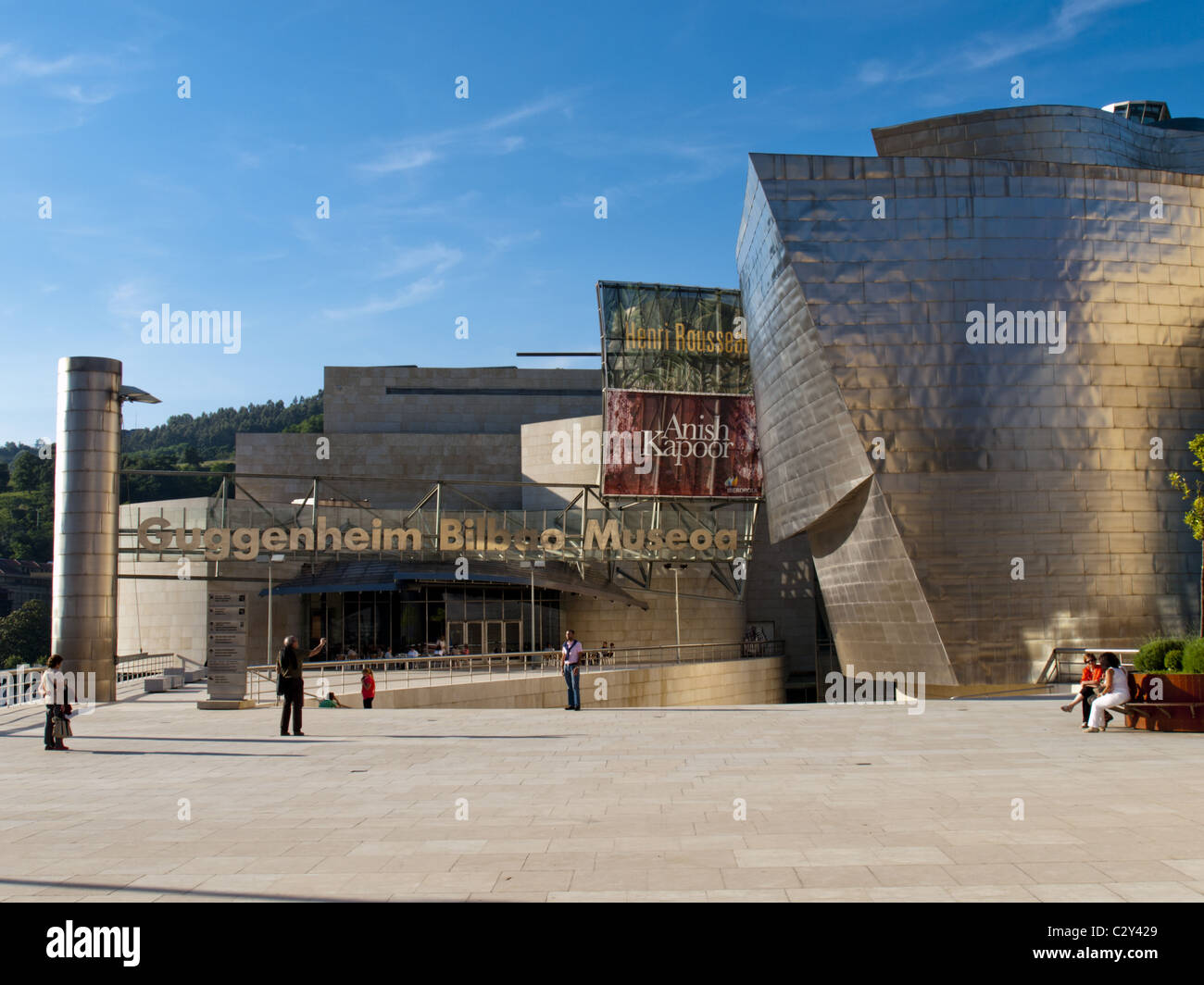 Art museum outside exterior entrance hi-res stock photography and ...