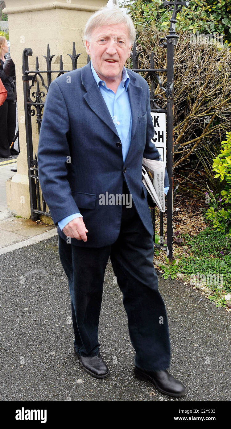 Paddy Moloney funeral for 'The Dubliners' legend Ronnie Drew at the ...