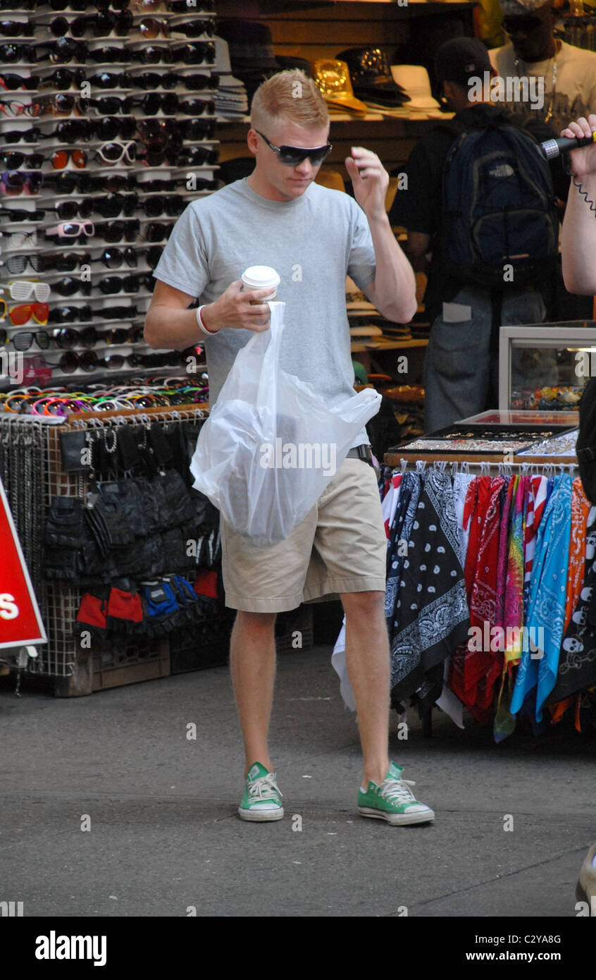 The new cast of MTV's 'The Real World: Brooklyn' are filmed shopping ...