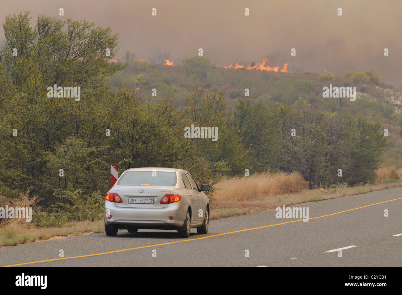 Bush fire, road, cars, smoke, flames, dark skies Stock Photo - Alamy