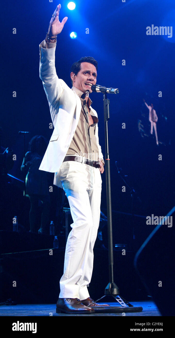 Marc Anthony performing at the Juntos en Concierto with Aventura and ...