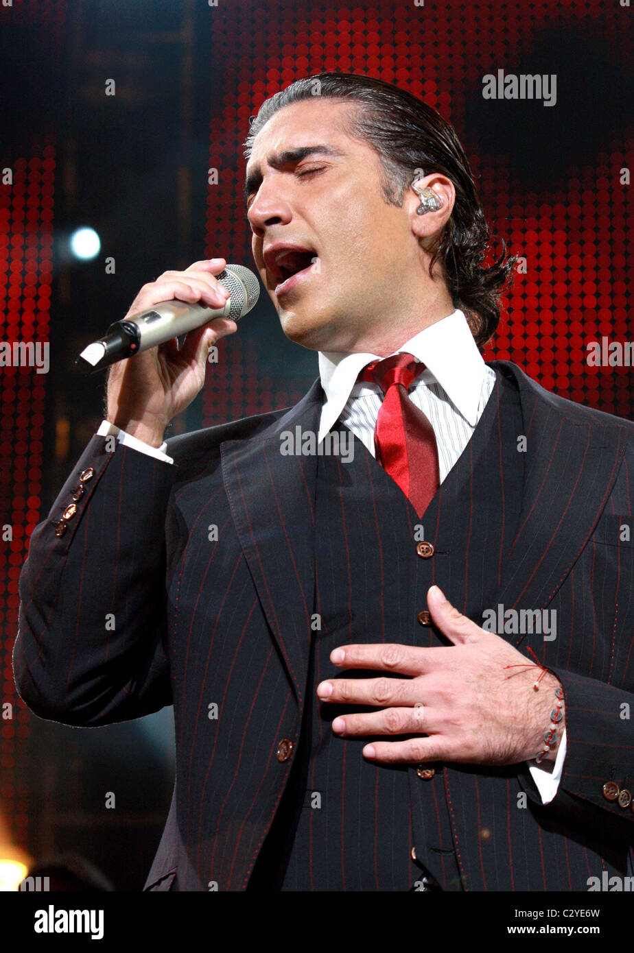 Alejandro Fernandez performing at the Juntos en Concierto with Marc ...