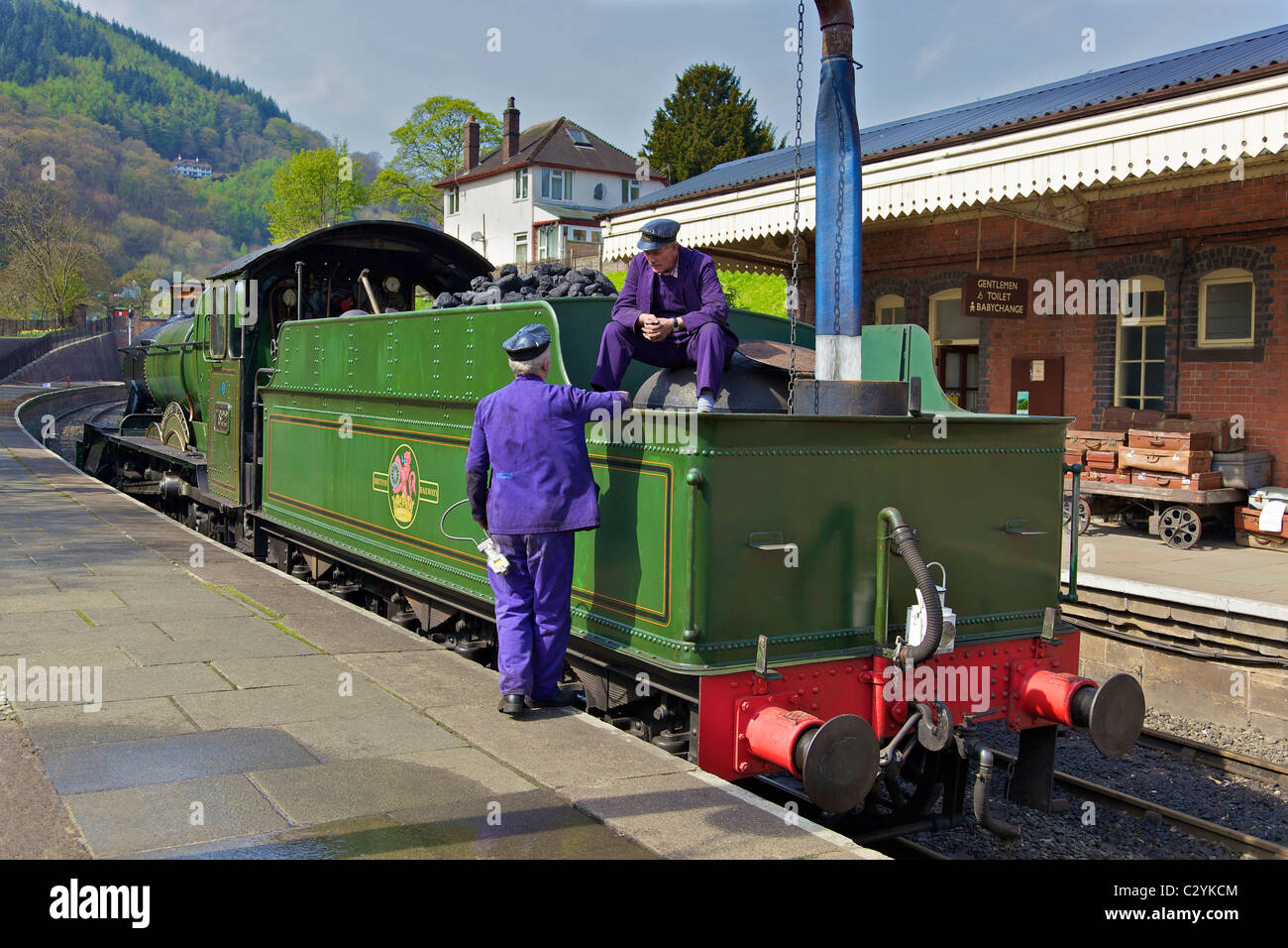 Great Western Railway 7822 Foxcote Manor is a 4-6-0 Manor Class ...
