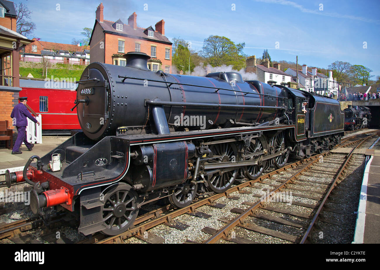 LMS Stanier Class 5 4-6-0 44806 at Llangollen station Stock Photo - Alamy