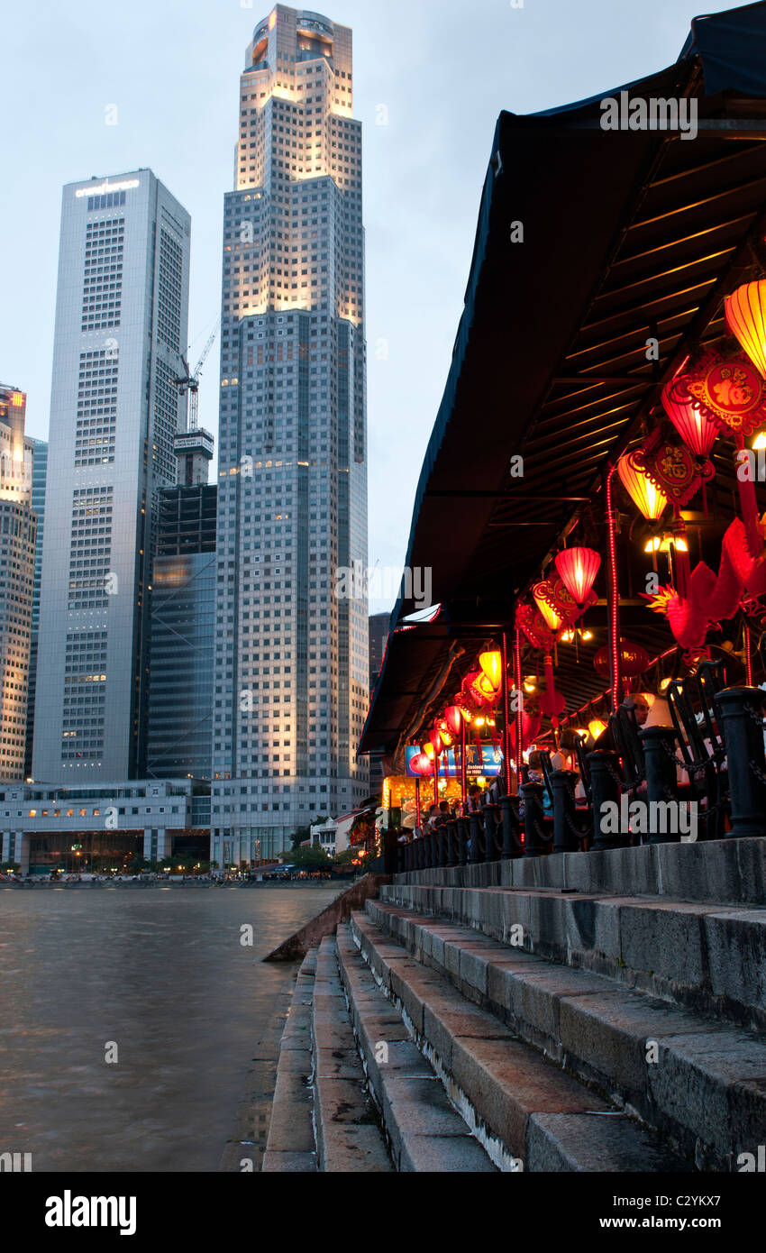 Riverside restaurants in the evening on the Boat Quay, Singapore Stock ...