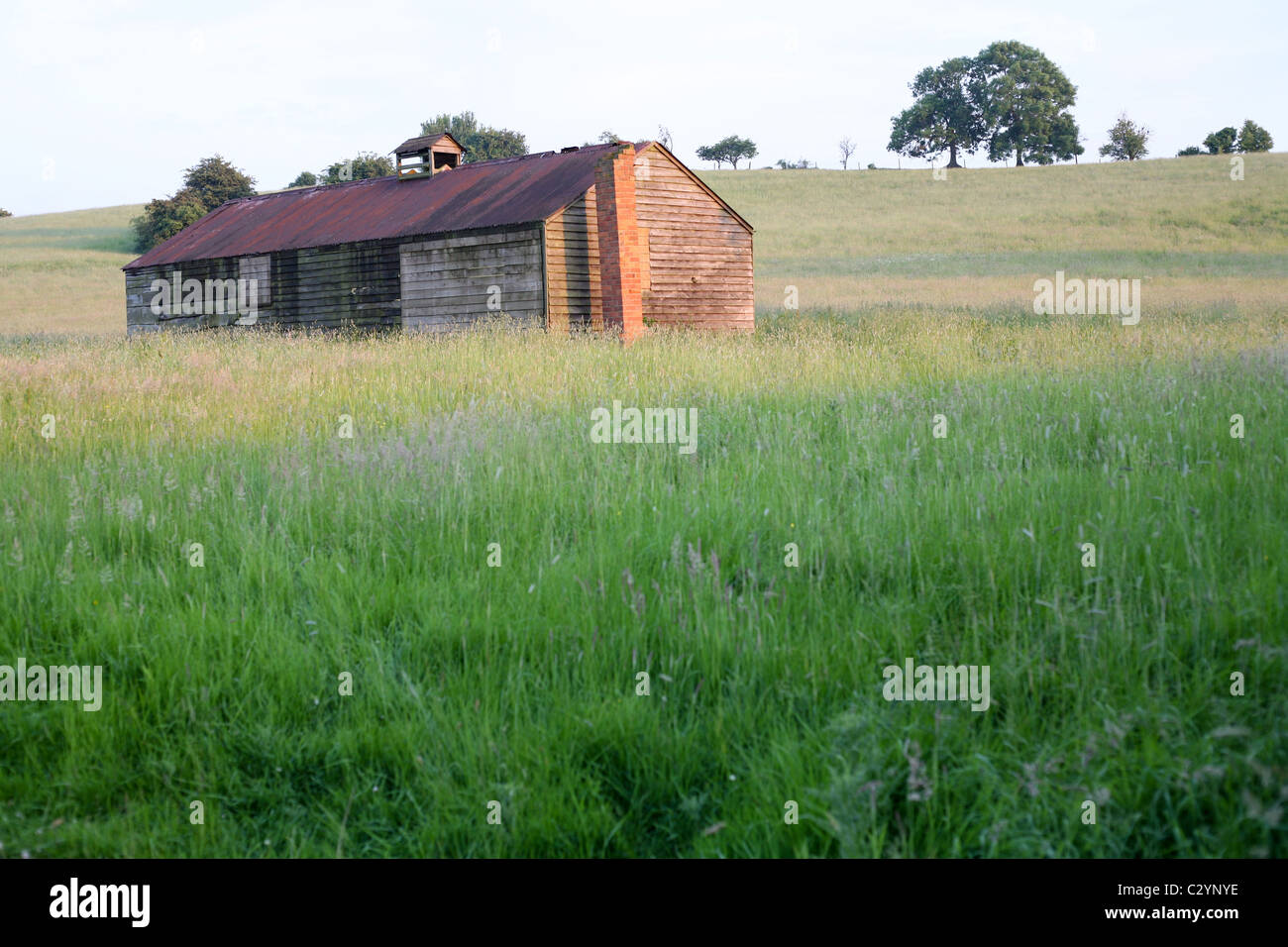 Old farm buildings hi-res stock photography and images - Alamy