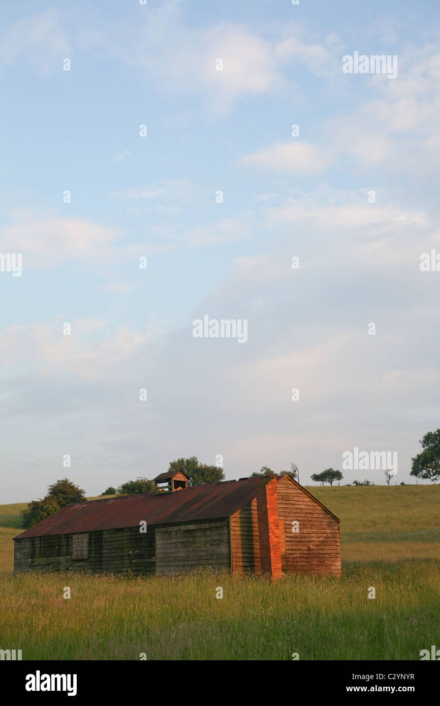 Old farm buildings hi-res stock photography and images - Alamy