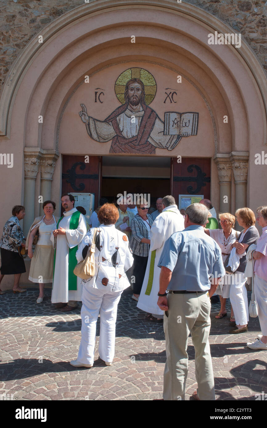 Leaving church hi-res stock photography and images - Alamy