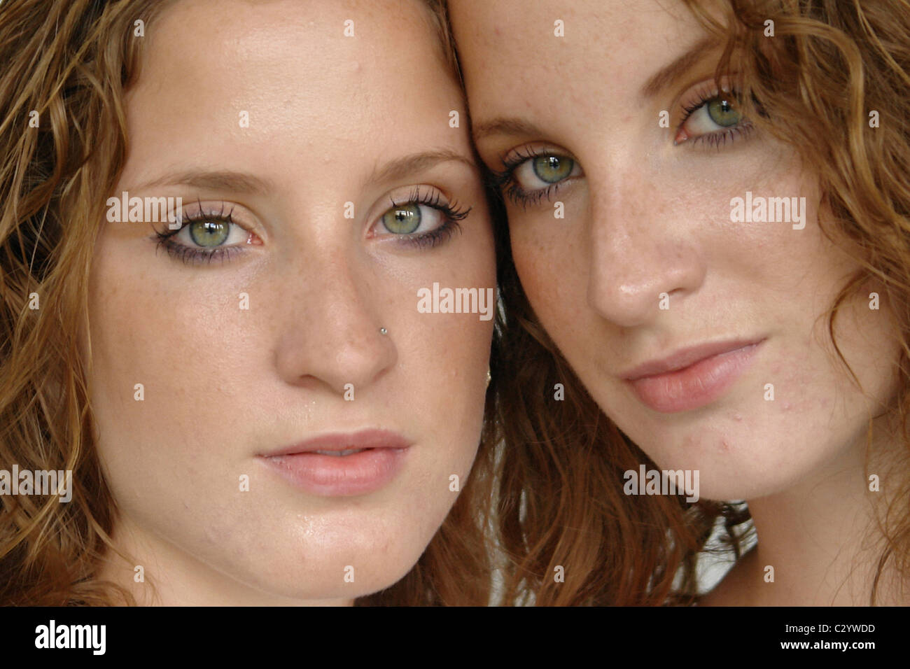 Fraternal twin sisters hi-res stock photography and images - Alamy