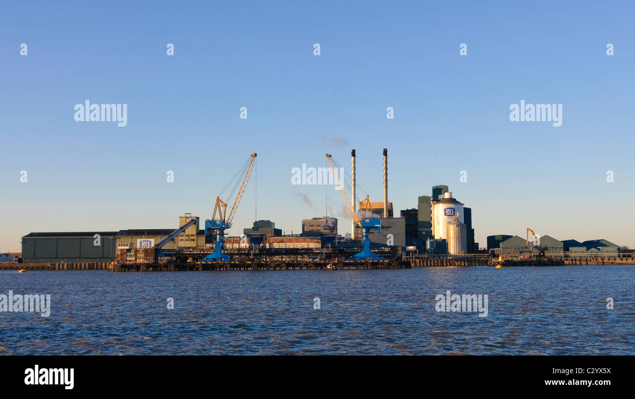 Tate lyle factory silvertown london hi-res stock photography and images ...