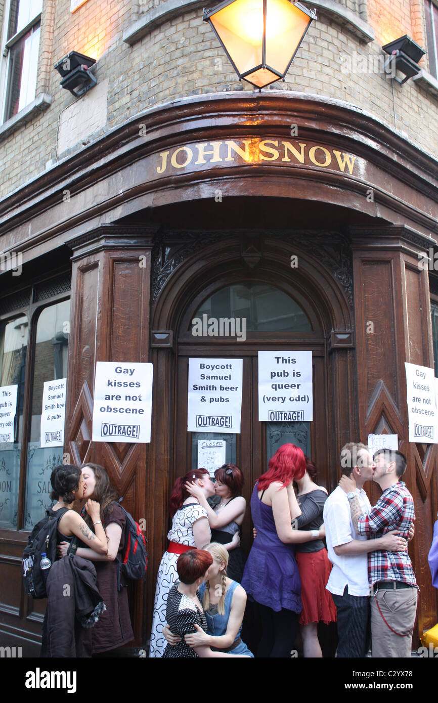 The john snow soho hi-res stock photography and images - Alamy