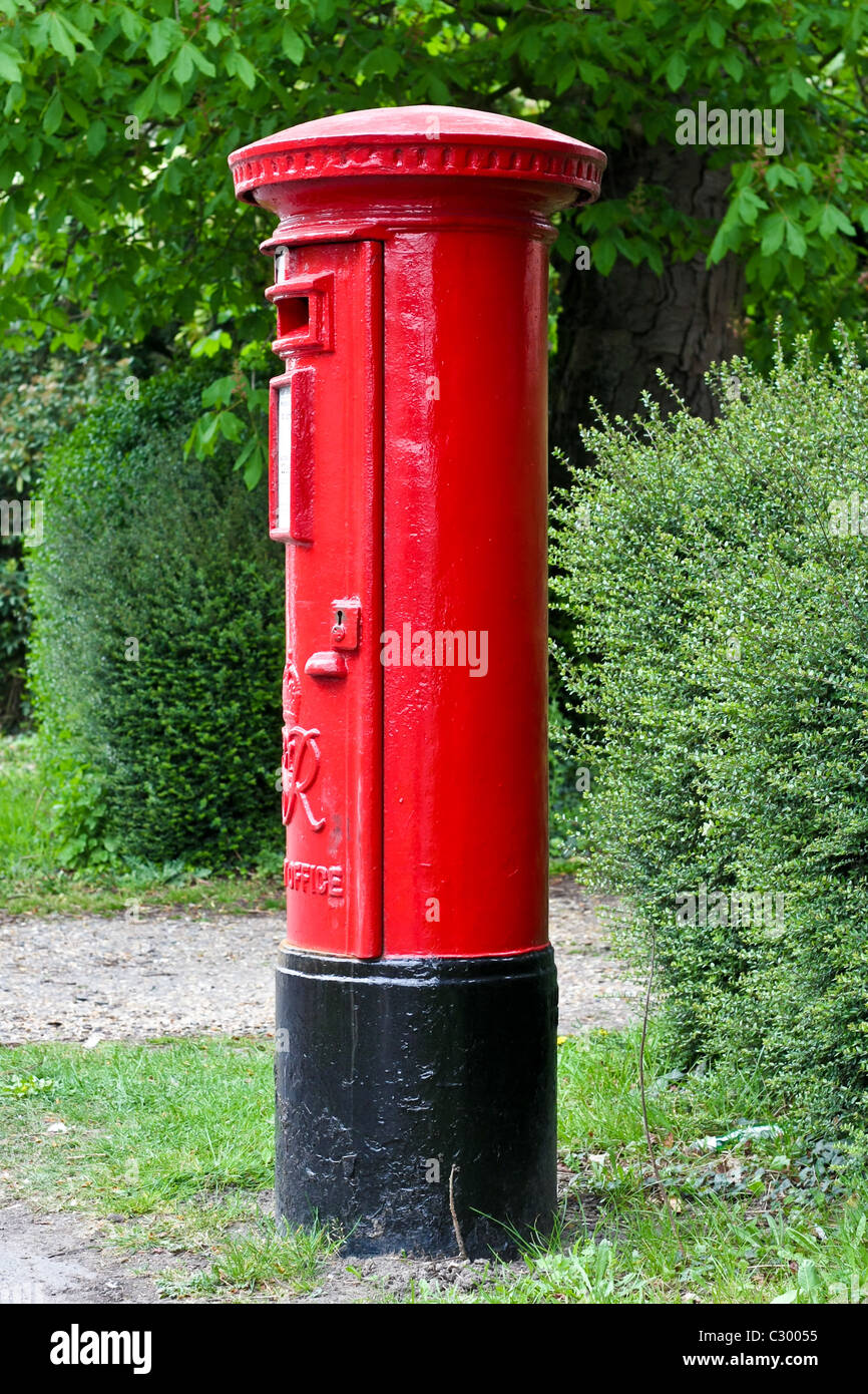 Classical red british post box in Cambridge, UK Stock Photo - Alamy