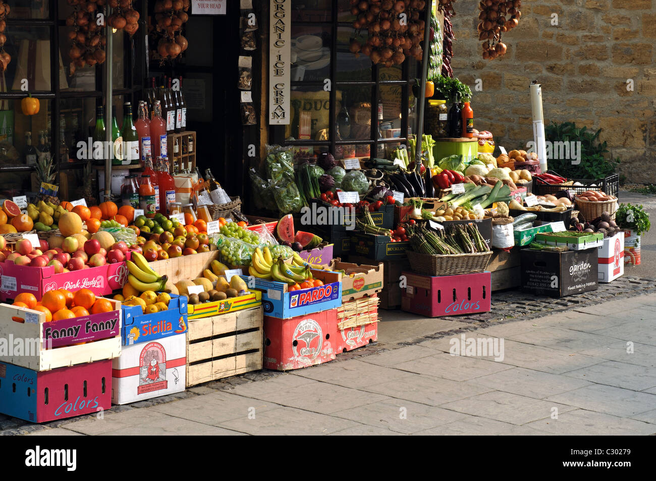 Broadway deli hi-res stock photography and images - Alamy
