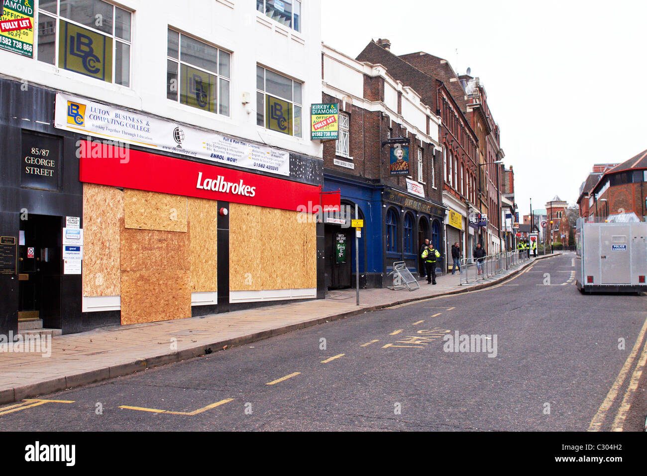 Luton high street hi-res stock photography and images - Alamy