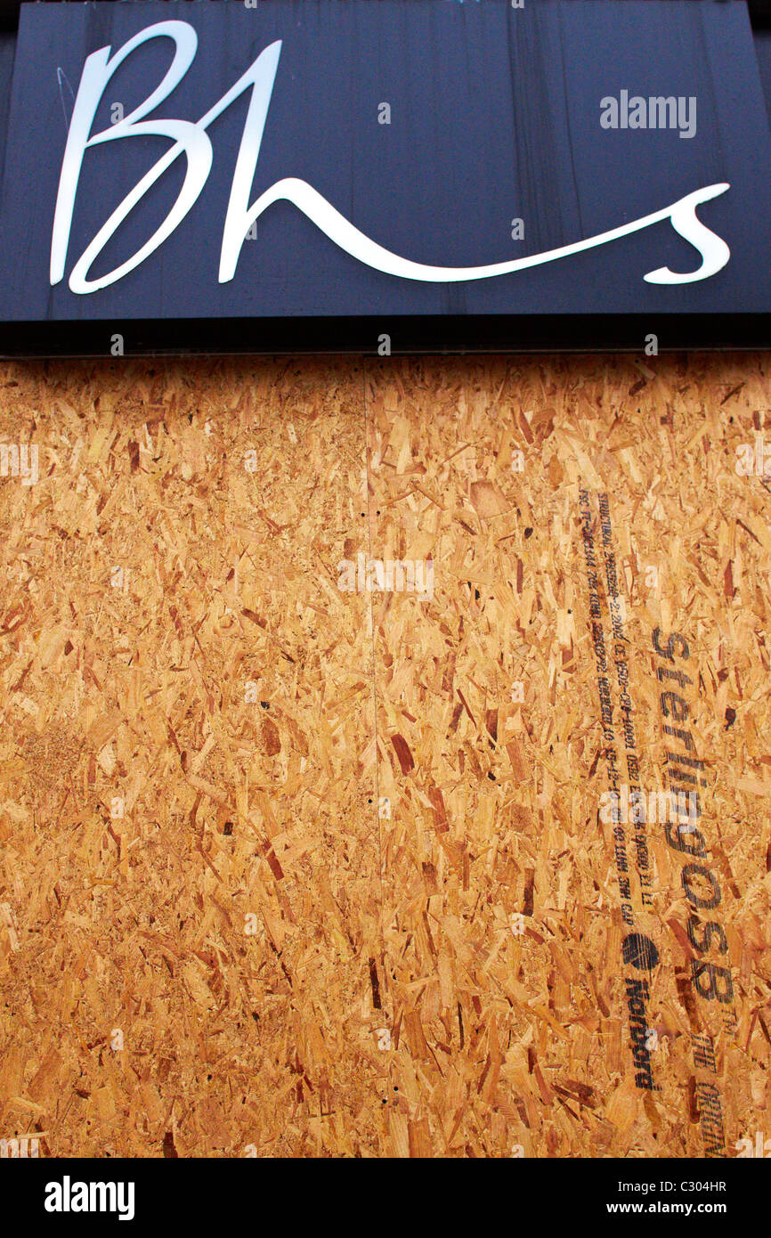 Branch of BHS in Luton is boarded up to prevent damage during an ...