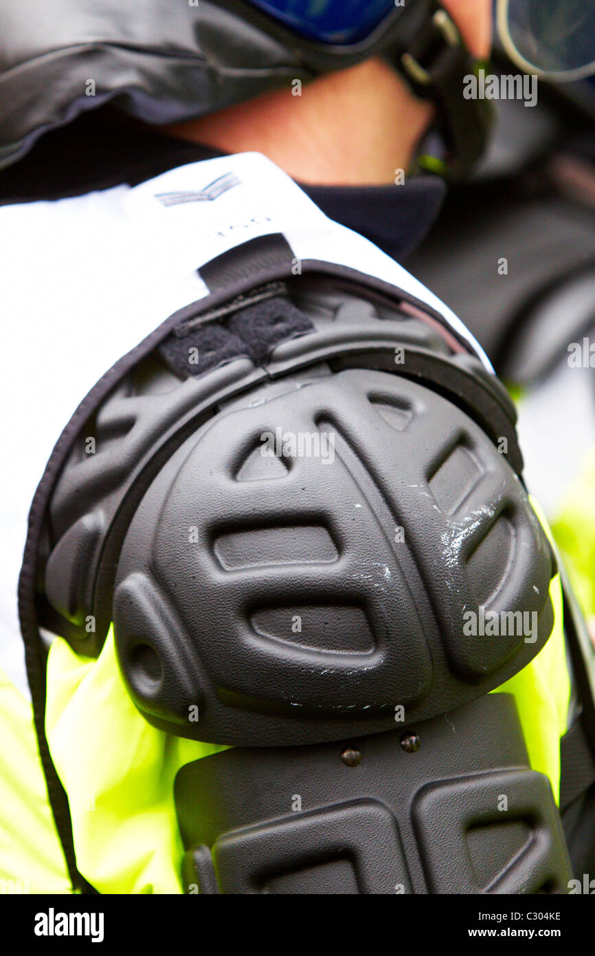 Police during an English defence League (EDL) rally in Luton Stock ...