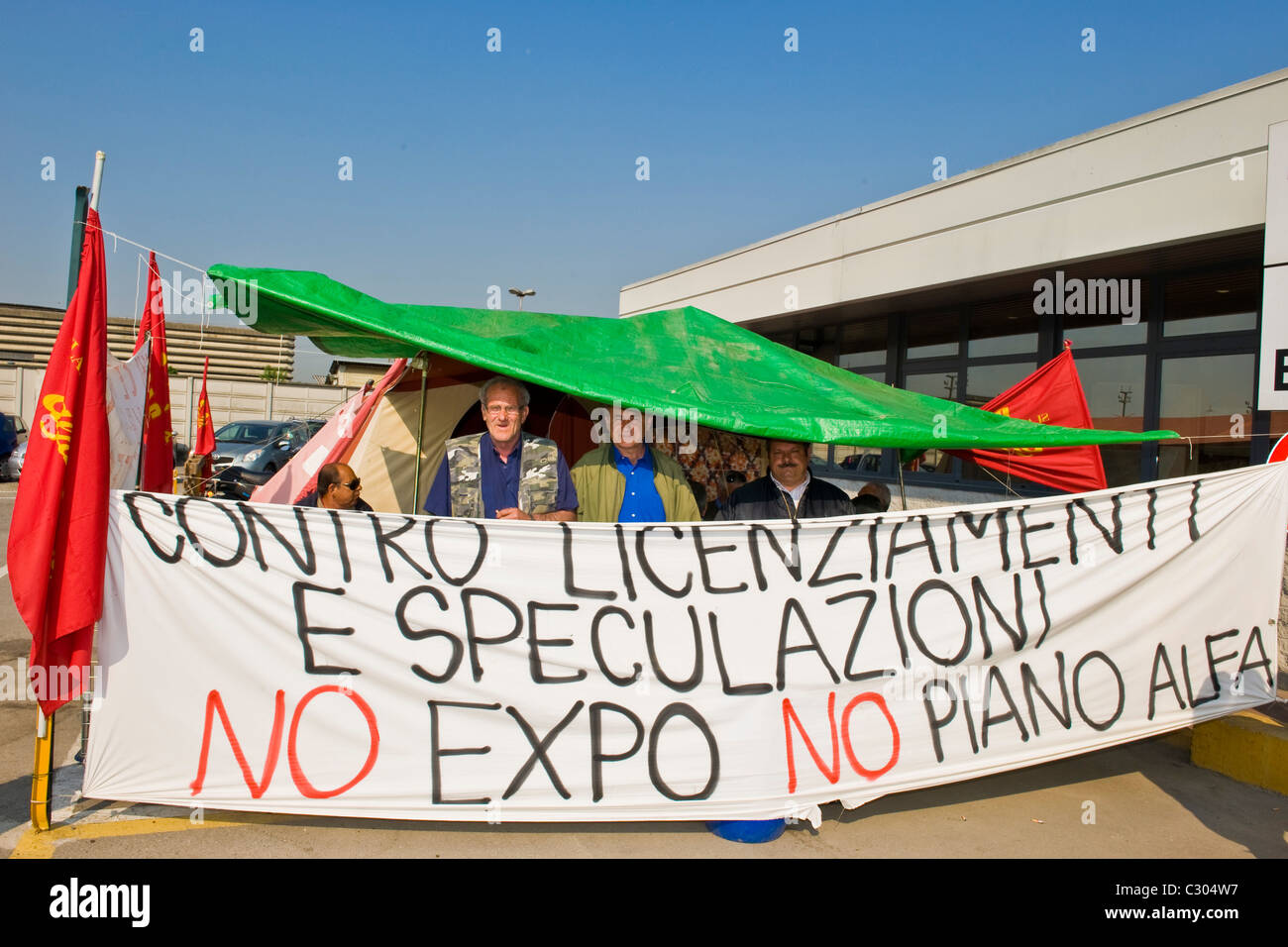 22.04.2011, Dismiss workers, factory garrison Innova Service-Alfa Romeo ...