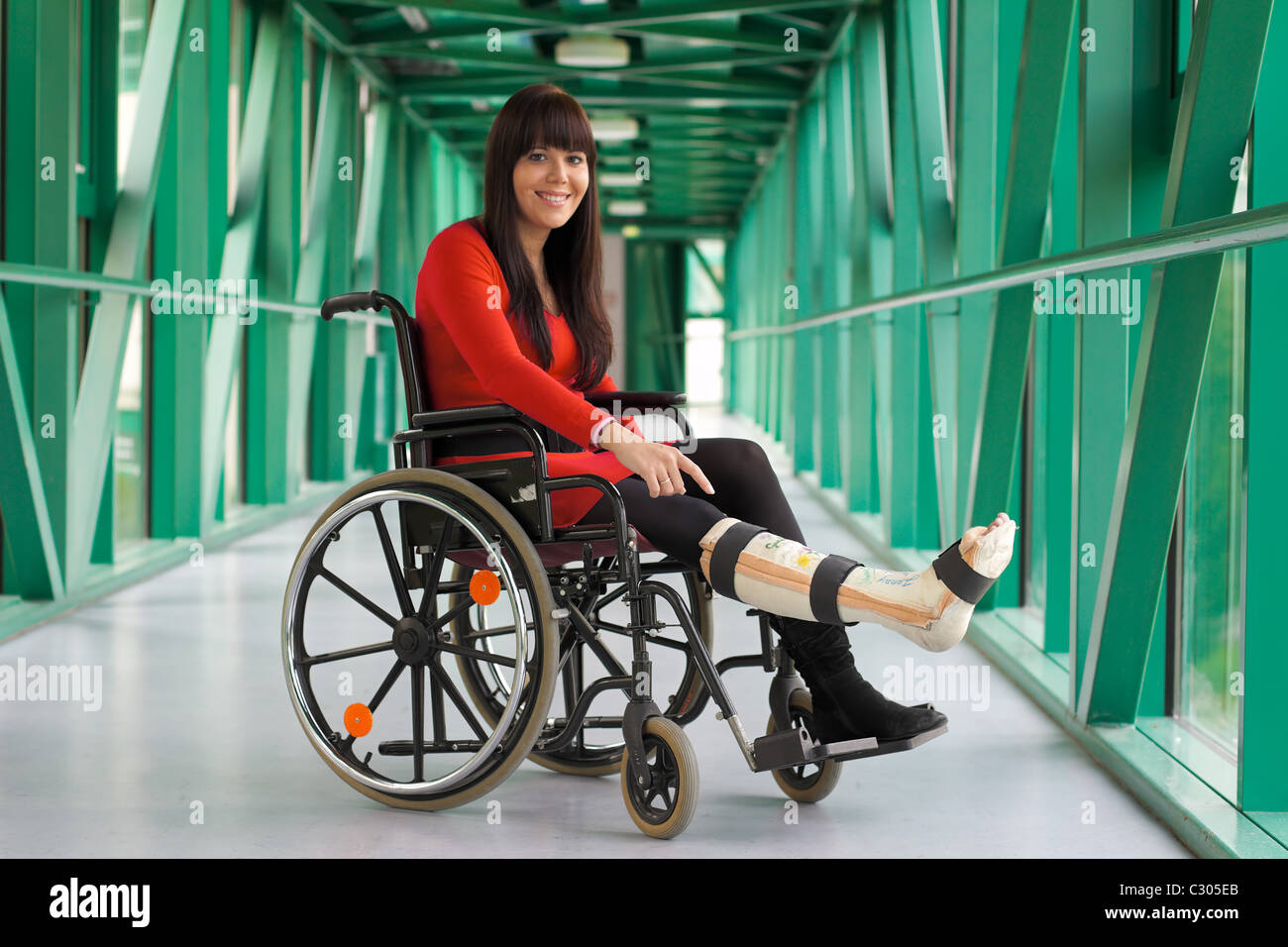 Woman leg cast hi-res stock photography and images - Alamy