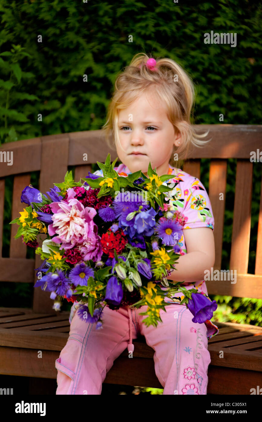 Kinder pflanzen blumen hi-res stock photography and images - Alamy