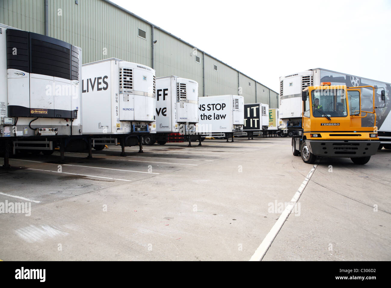 Haulage trailers hi-res stock photography and images - Alamy