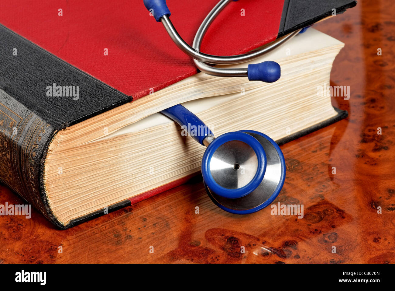 Stethoscope medical book hi-res stock photography and images - Alamy