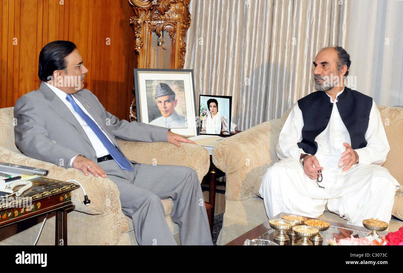 President, Asif Ali Zardari talks with Balochistan Chief Minister ...