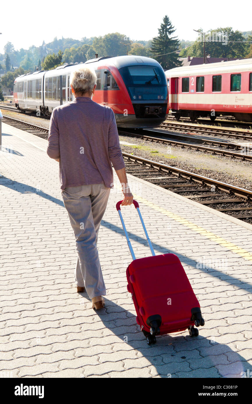 ältere koffer hi-res stock photography and images - Alamy