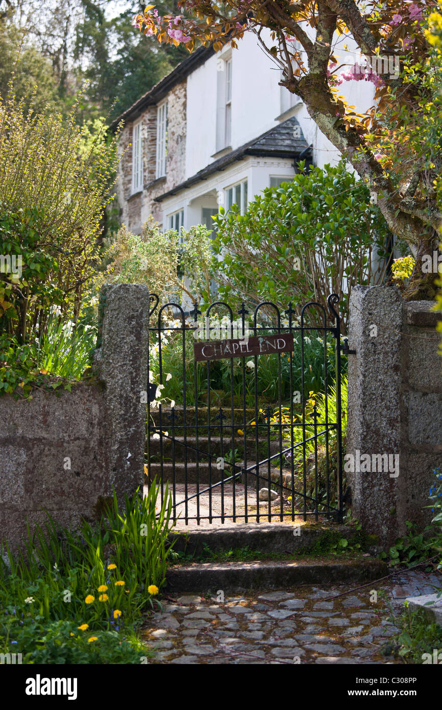 Wrought iron cottage gate hi-res stock photography and images - Alamy