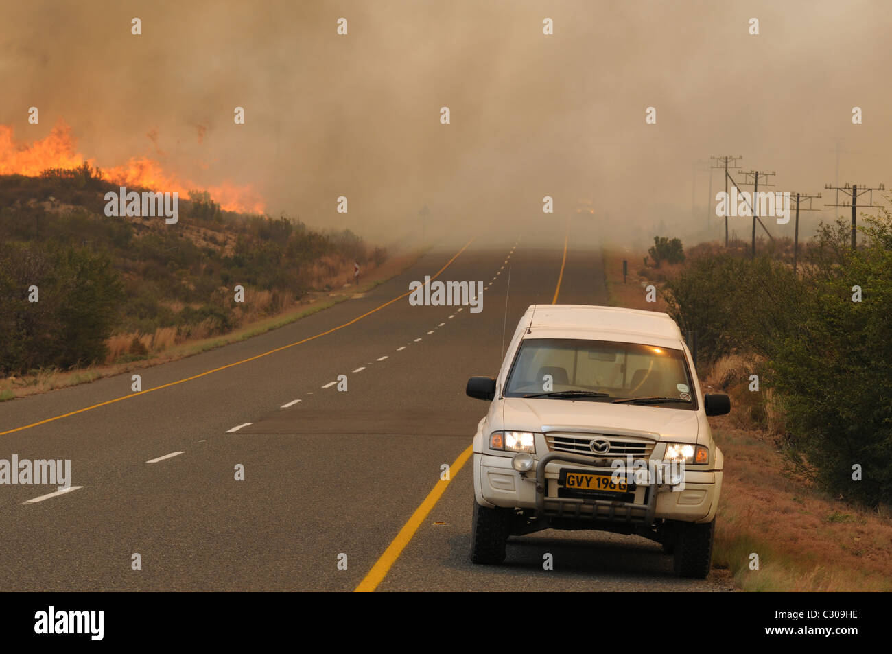 Bush fire, road, cars, smoke, flames, dark skies Stock Photo - Alamy