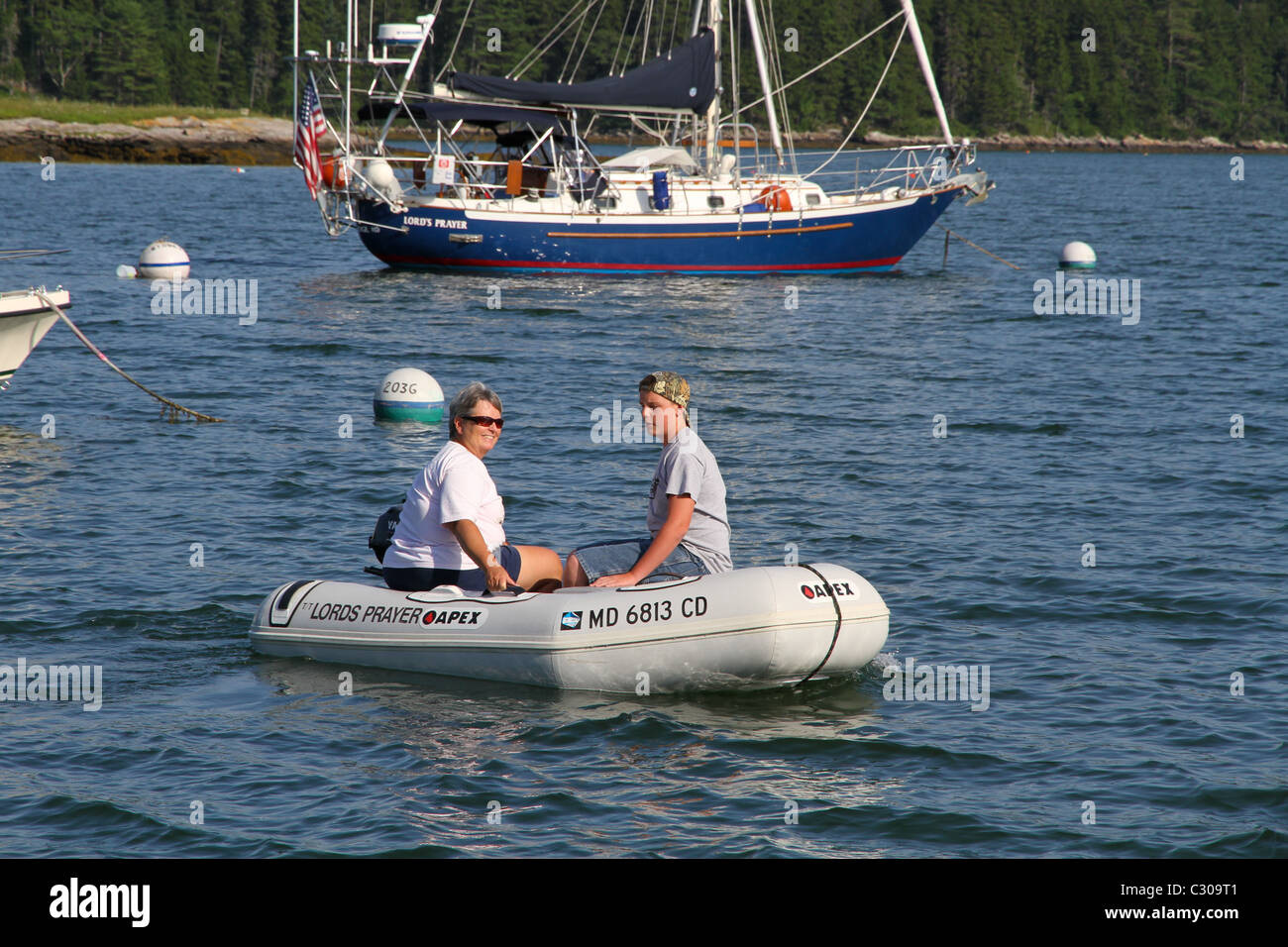 Coming alongside in a dinghy hi-res stock photography and images - Alamy