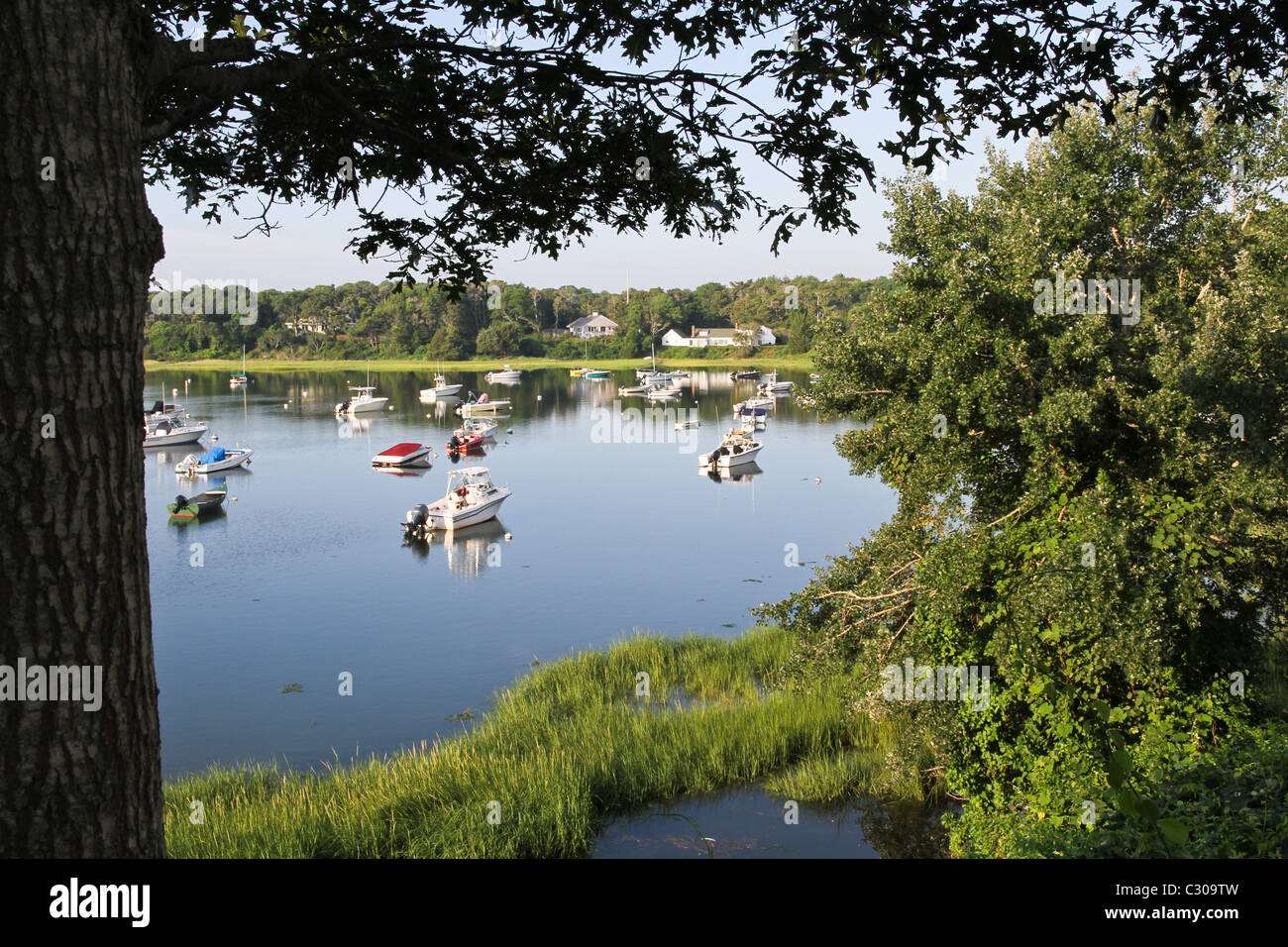 Cape cod homes water hi-res stock photography and images - Alamy