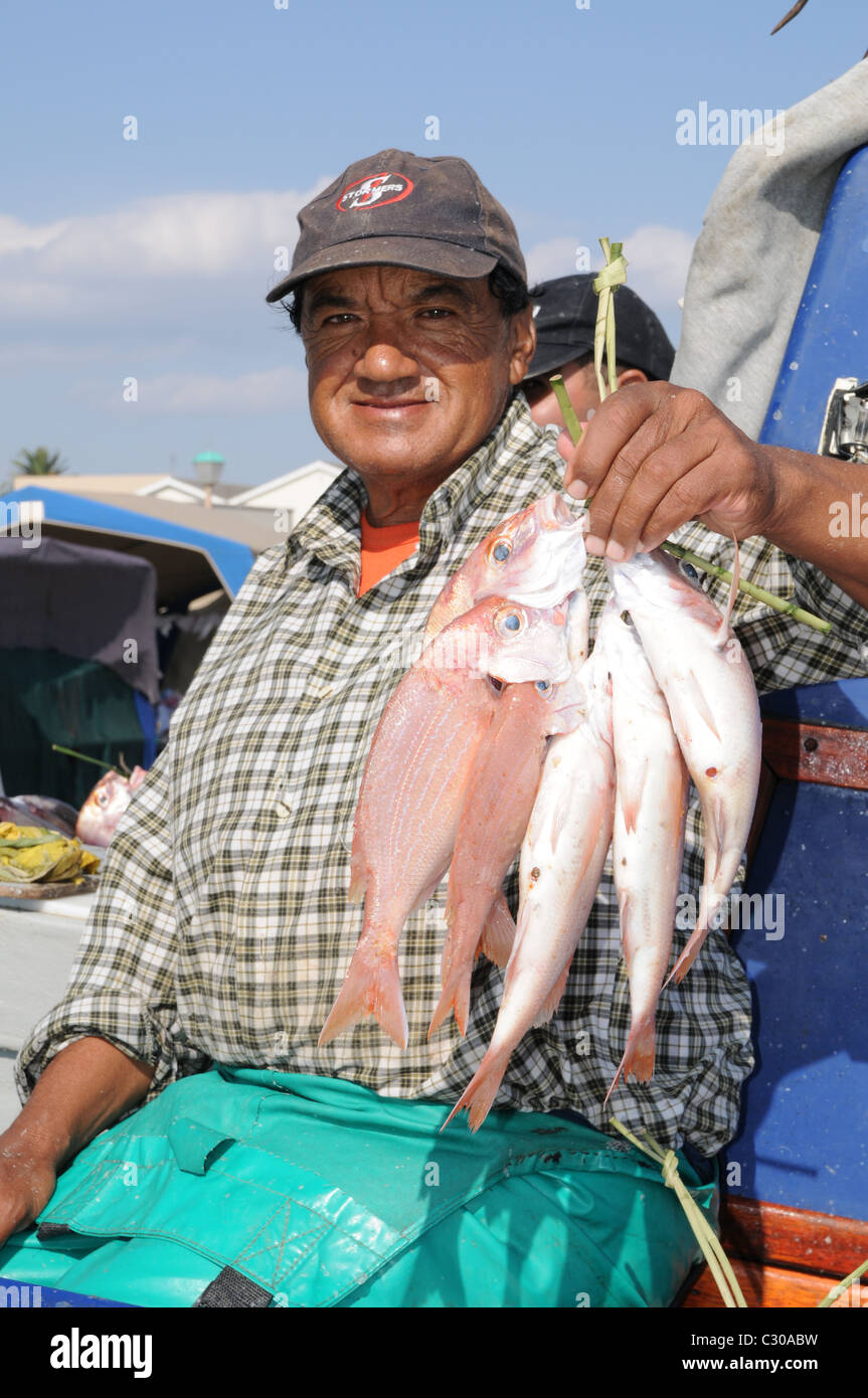 Fisherman selling fish from boat hi-res stock photography and images ...